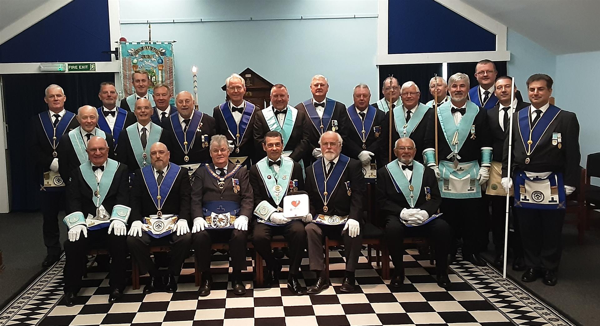 DEFIBRILLATOR FOR SOUTH EAST LONDON MASONIC CENTRE PENGE - London Rifle ...